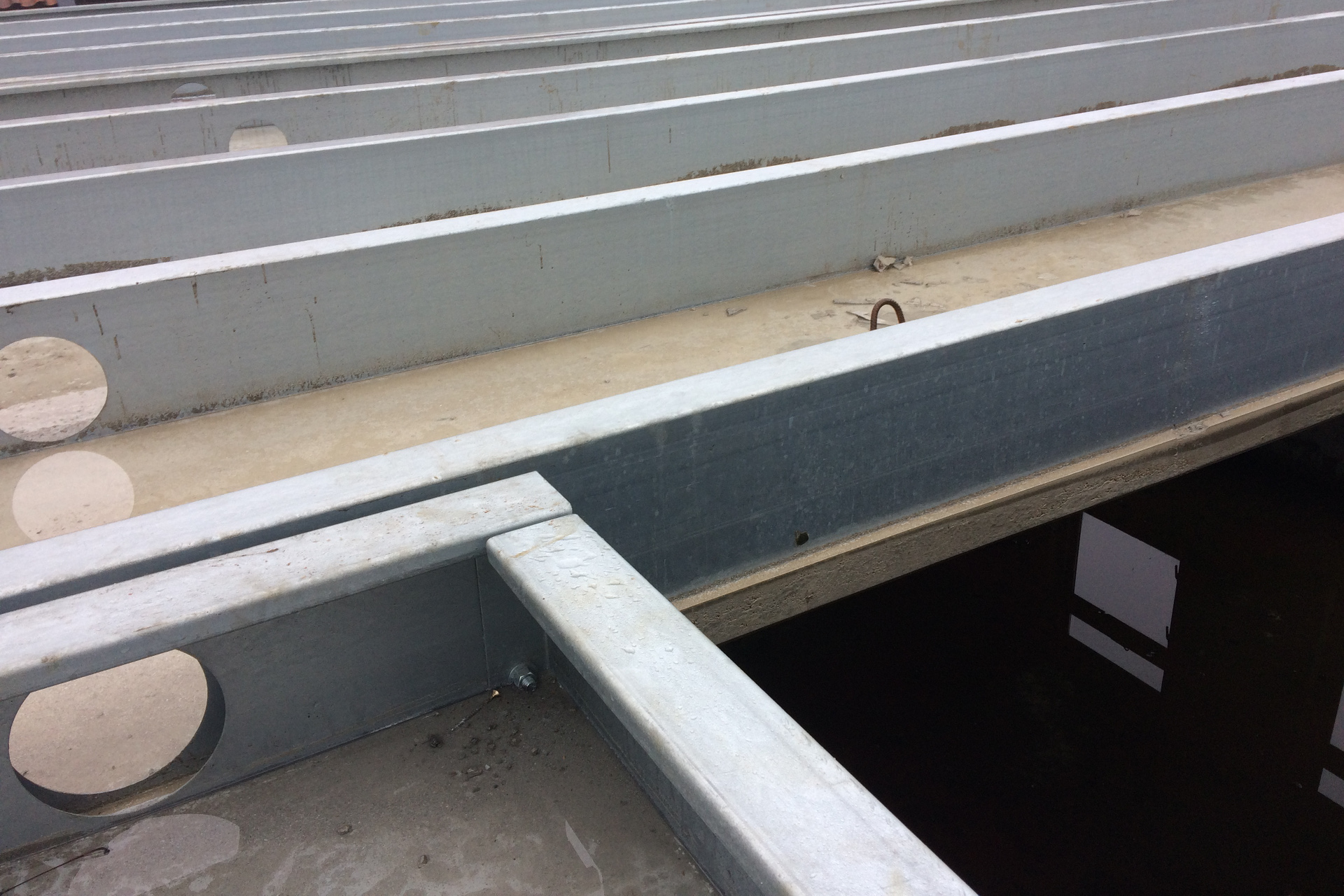 Staalframe betonvloer met vrije installatieruimte | Nieuws | NBD ...