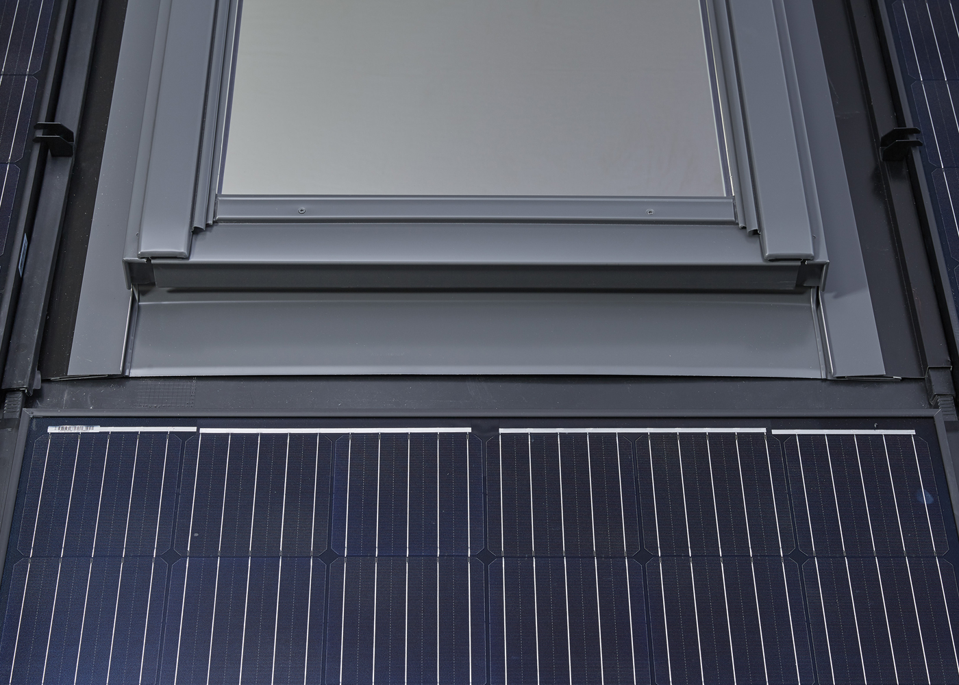 Nieuwe VELUX Solar Integrator integreert dakramen in zonnepaneeldaken ...