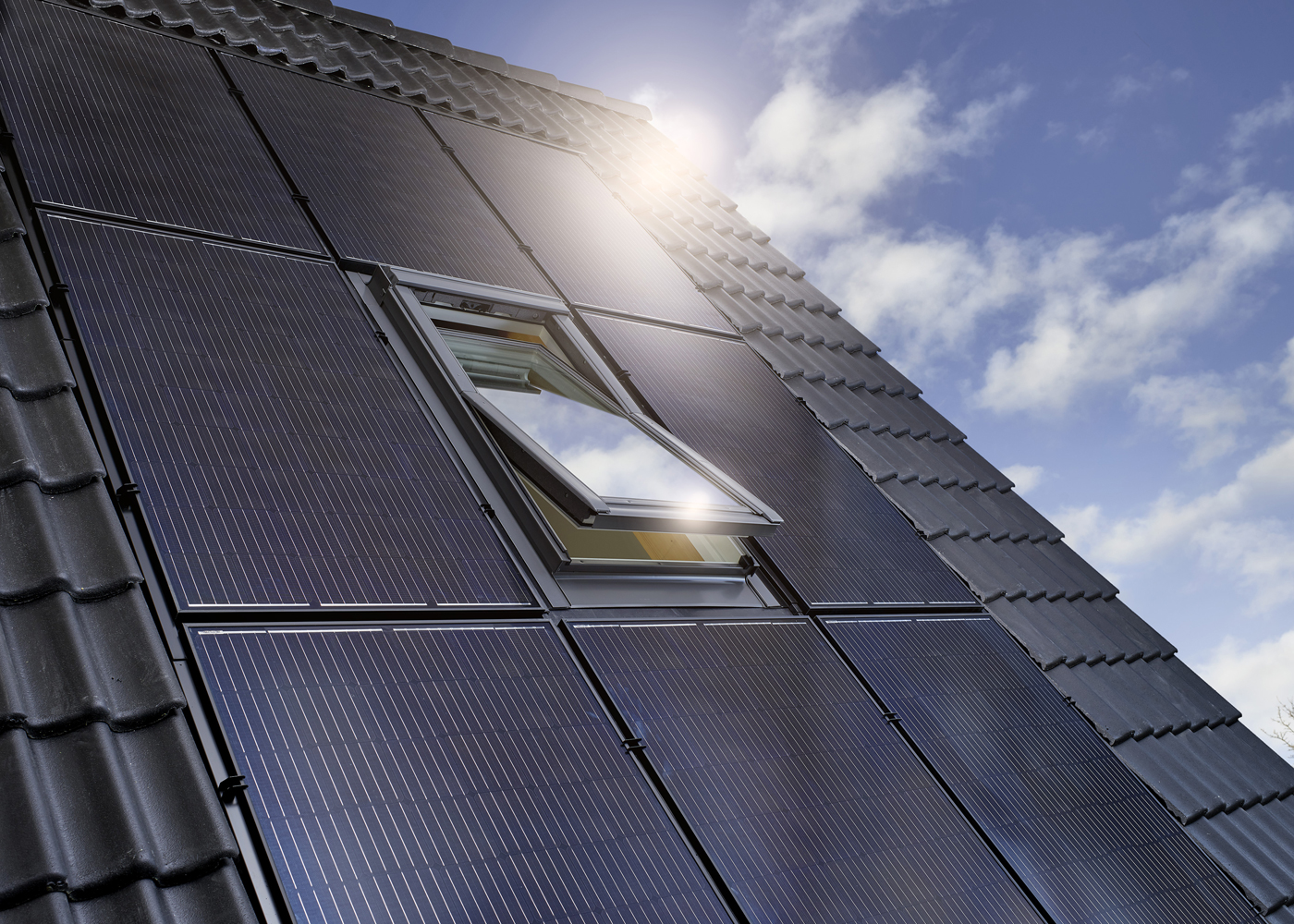 Nieuwe VELUX Solar Integrator integreert dakramen in zonnepaneeldaken ...
